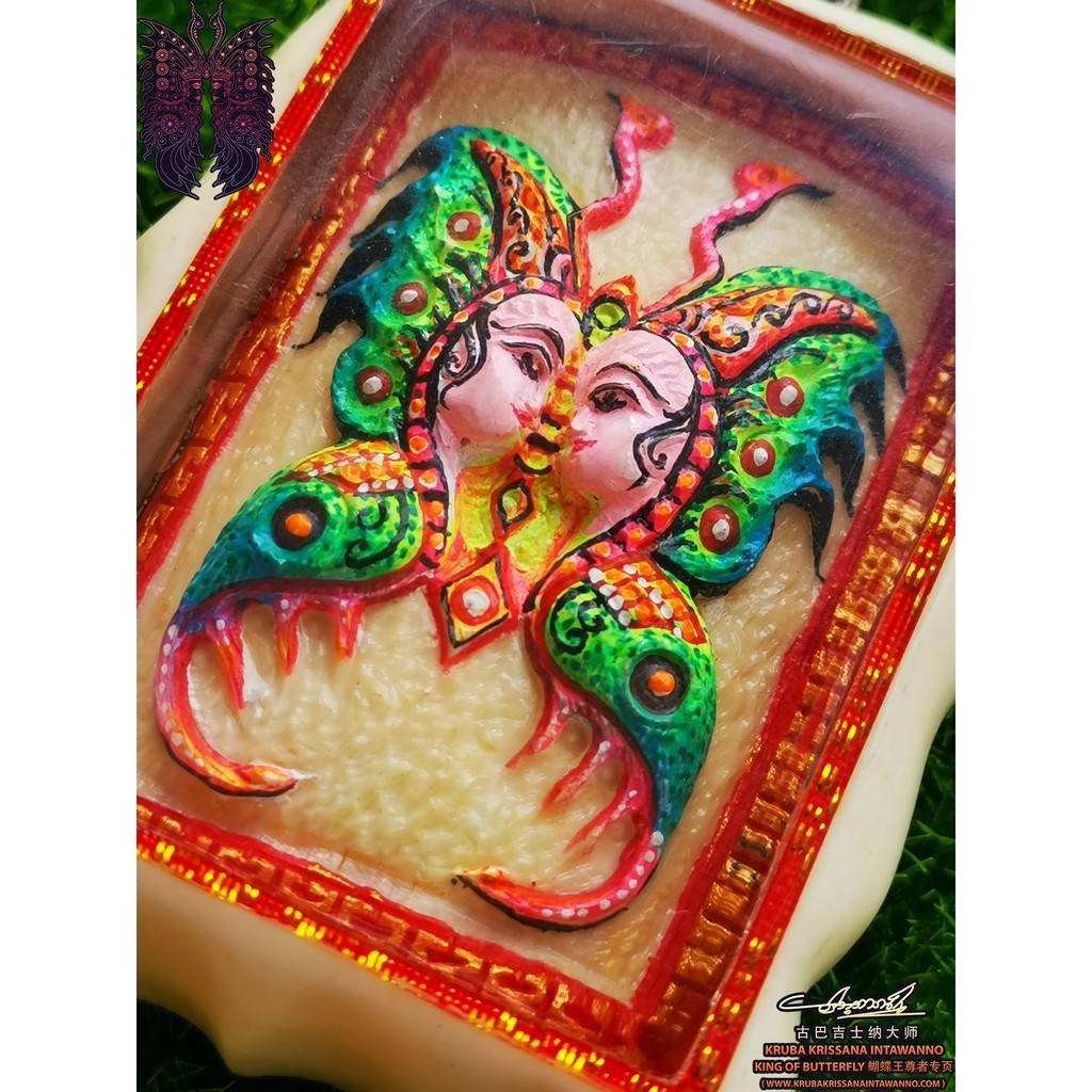 Kruba Krissana~Ngar Chang Thep Jamlang-纯象牙雕刻-混合经粉所制作的蝴蝶佛牌-已包鹿角外壳