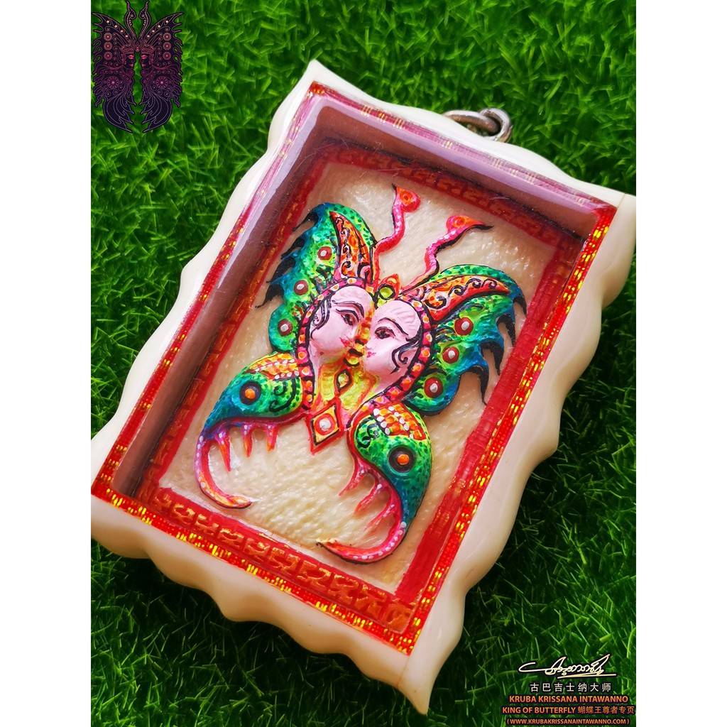 Kruba Krissana~Ngar Chang Thep Jamlang-纯象牙雕刻-混合经粉所制作的蝴蝶佛牌-已包鹿角外壳